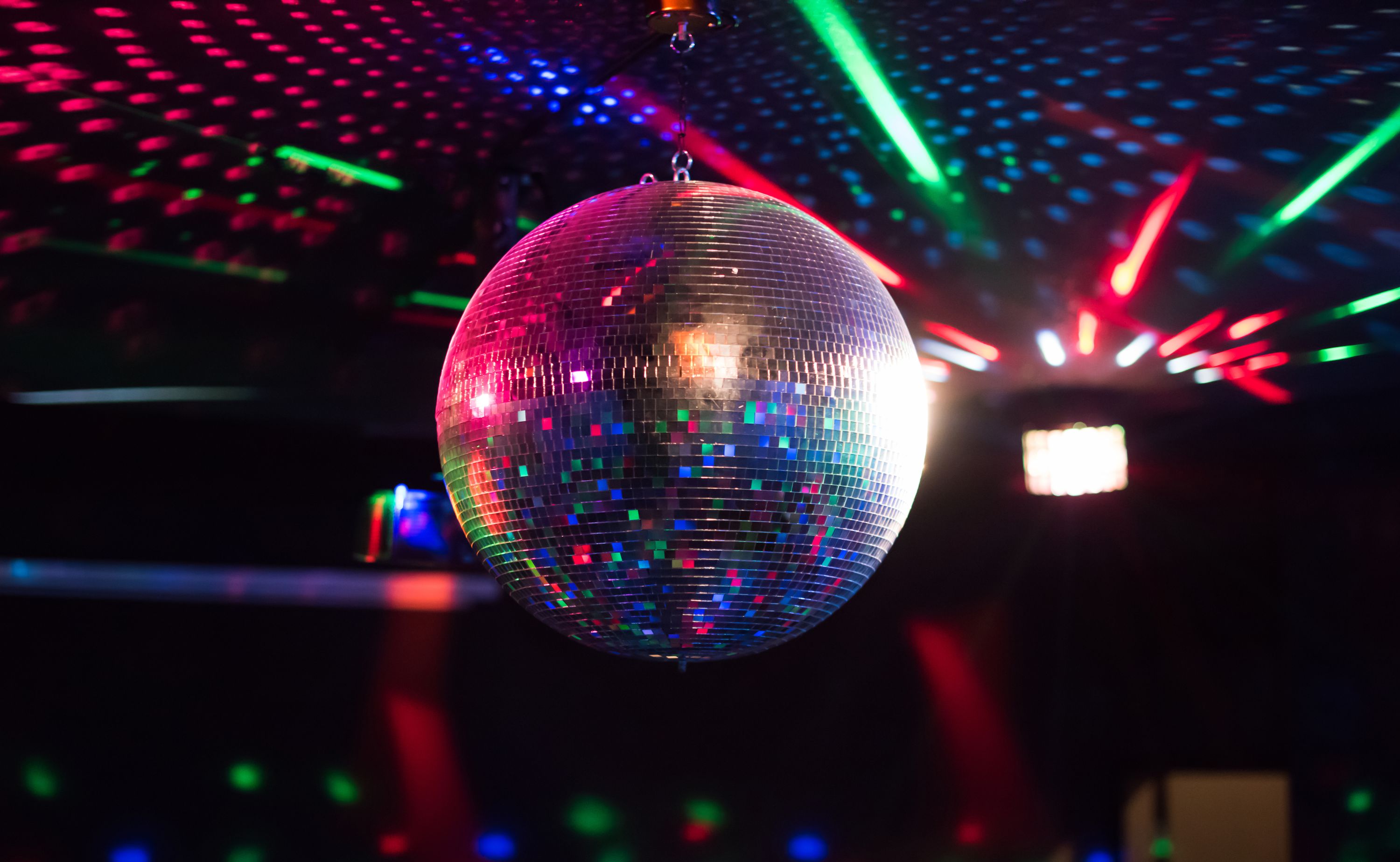 Zamknięte kluby i dyskoteki. Jakie wsparcie dla zamkniętych branż ...